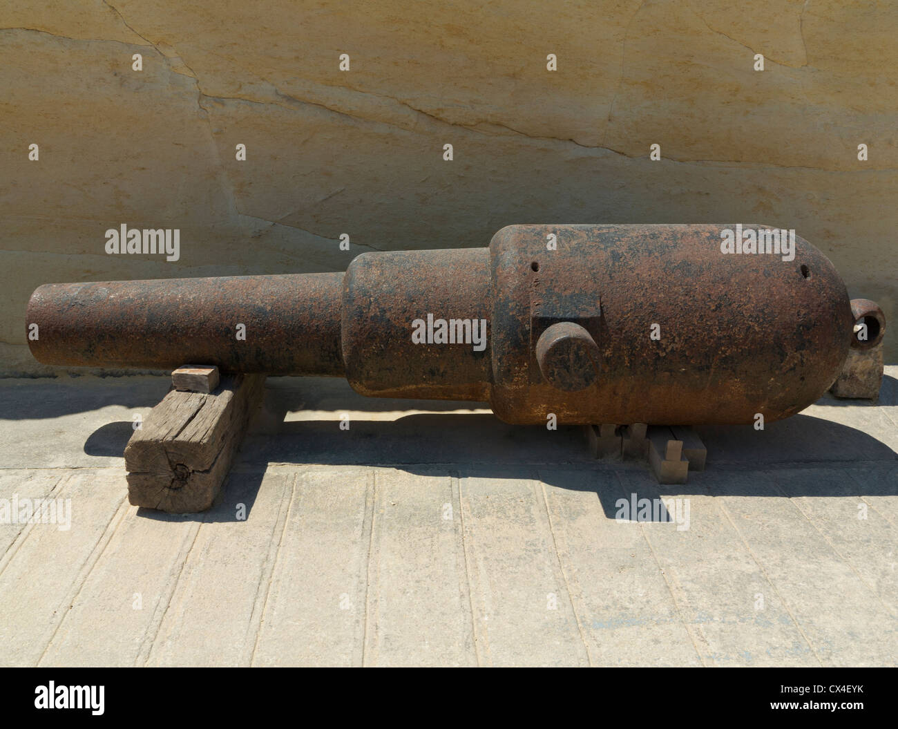 Old gun at Fort Rinella, St Rocco Road, Kalkara, Island of Malta ...