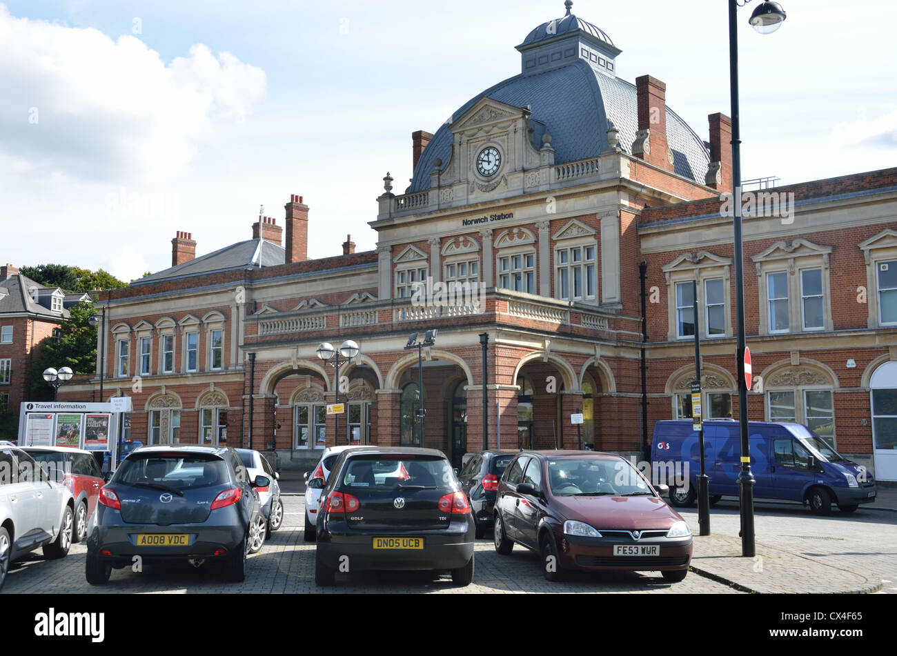 Norwich train station hi-res stock photography and images - Alamy