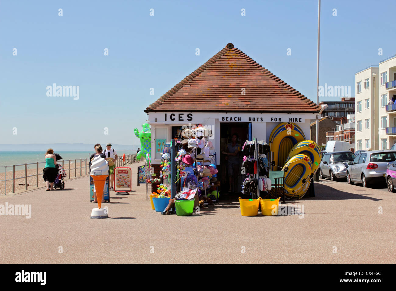 Beach front ice cream shop hi-res stock photography and images - Alamy