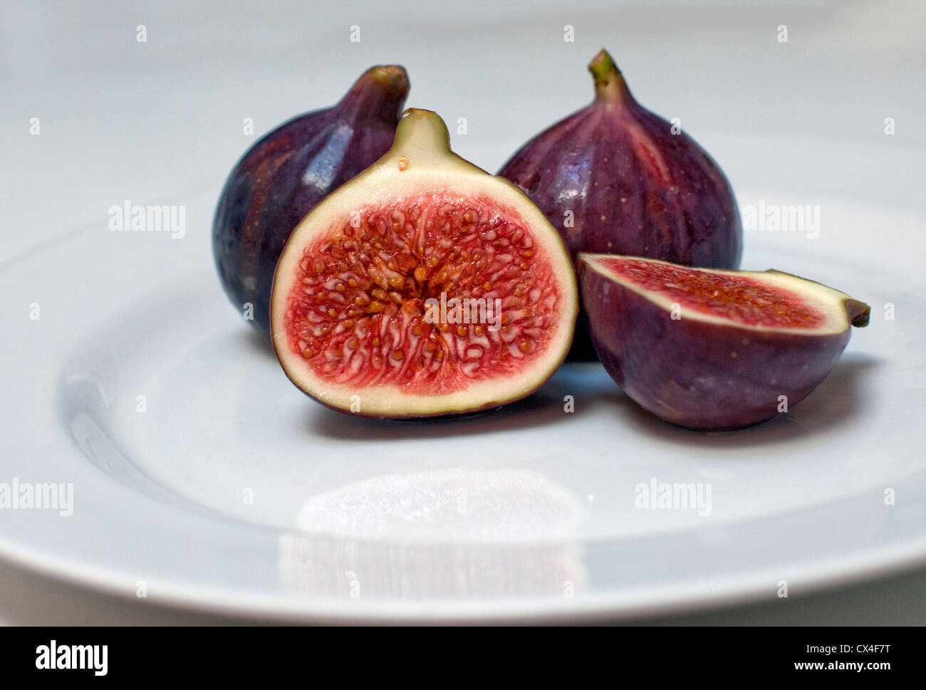 Two fresh fig fruit hi-res stock photography and images - Alamy