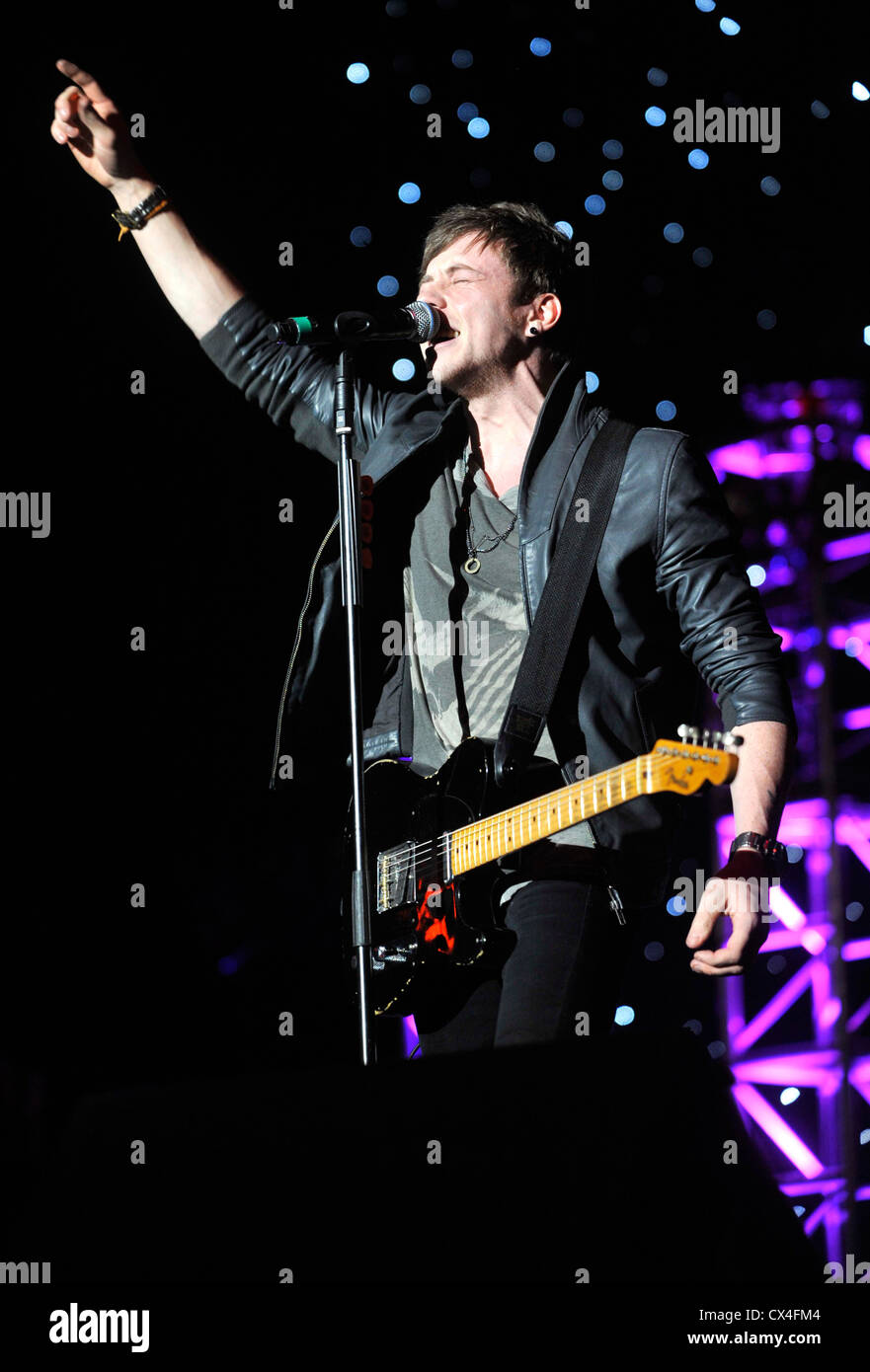 Gossip band hi-res stock photography and images - Alamy