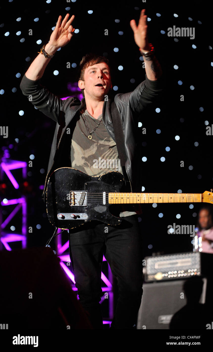 Gossip band hi-res stock photography and images - Alamy