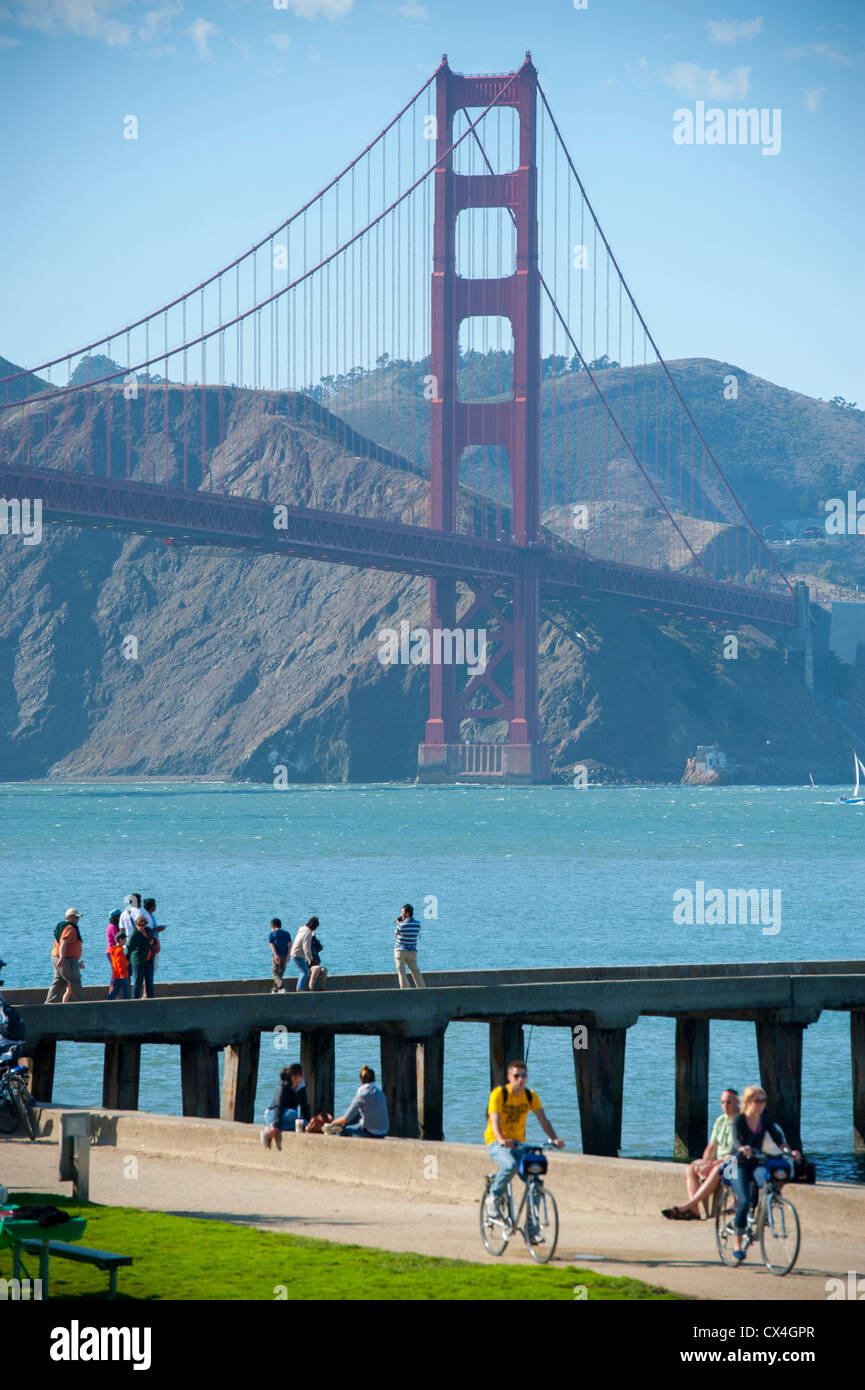Golden gate bridge people hi-res stock photography and images - Alamy