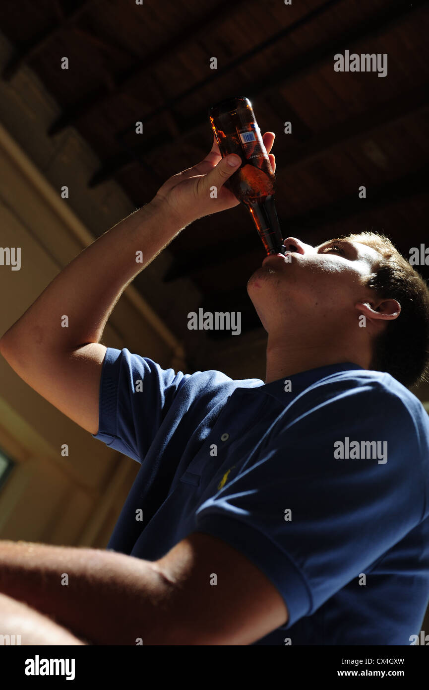 Underage drinking hi-res stock photography and images - Alamy