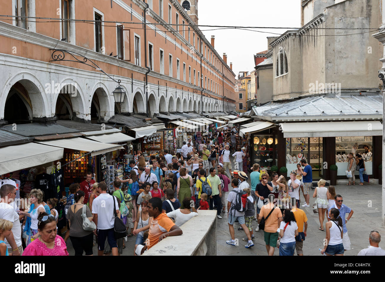 Souvenirs shops rialto bridge rialto hi-res stock photography and ...