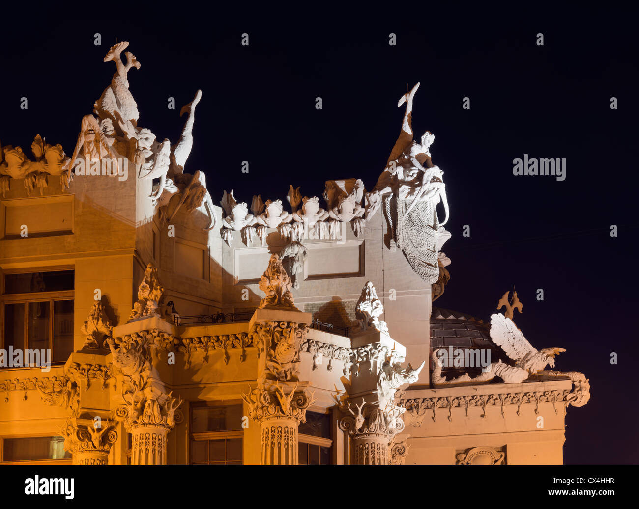 House with the chimaera hi-res stock photography and images - Alamy