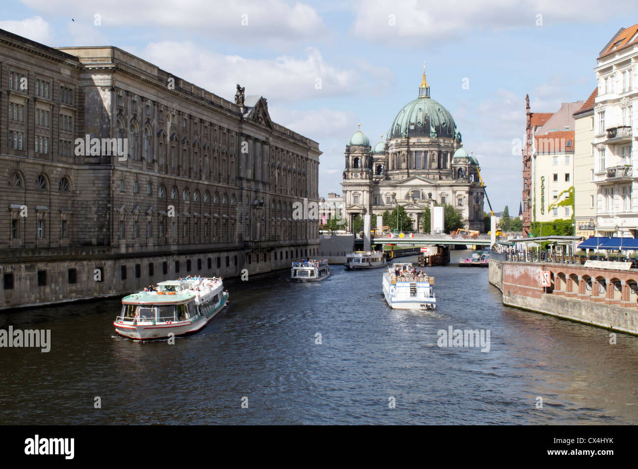 Nikolaiviertel river spree berlin germany hi-res stock photography and ...