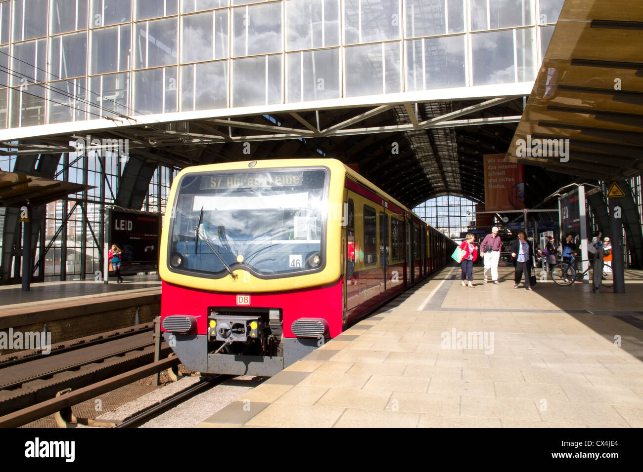 S bahn berlin hi-res stock photography and images - Alamy