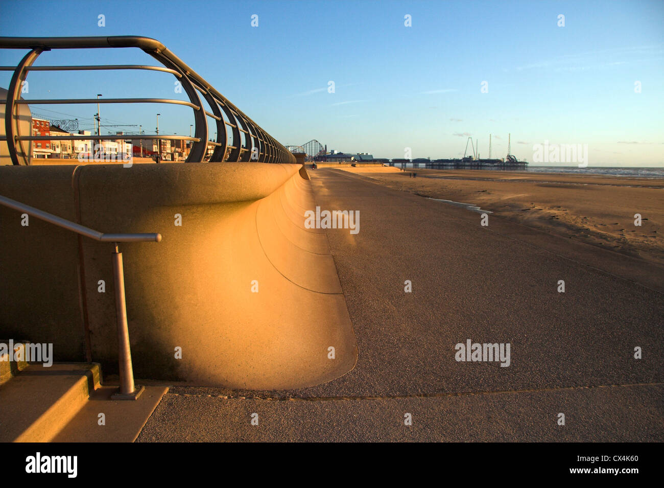 Curved sea wall uk hi-res stock photography and images - Alamy