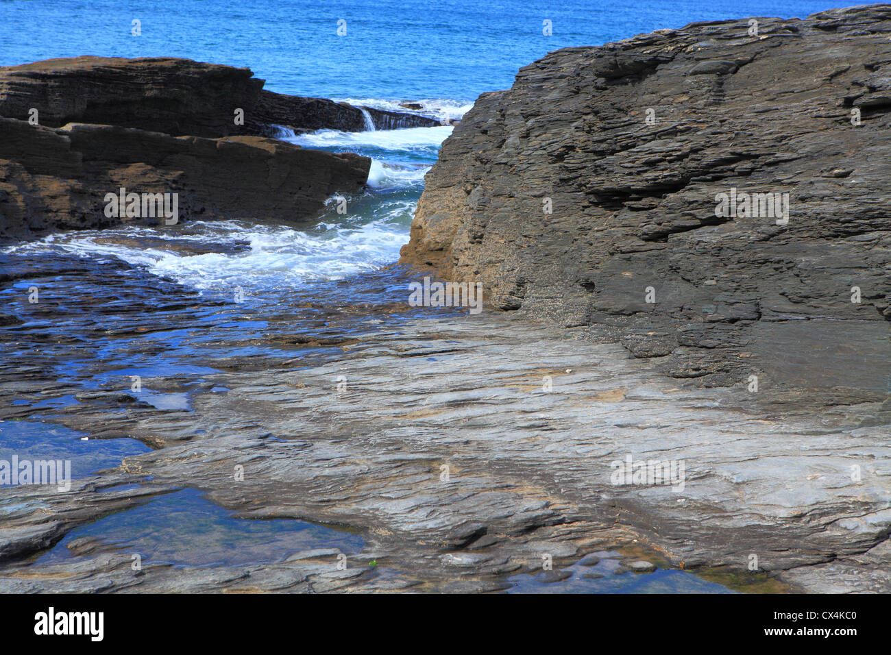 Trebarwith Strand beach entrance at high tide, North Cornwall, England ...