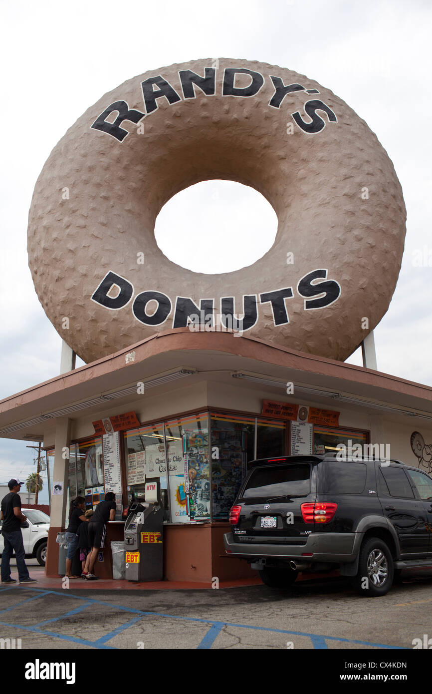 Customers line up outside the Randy's Doughnuts building in Inglewood ...
