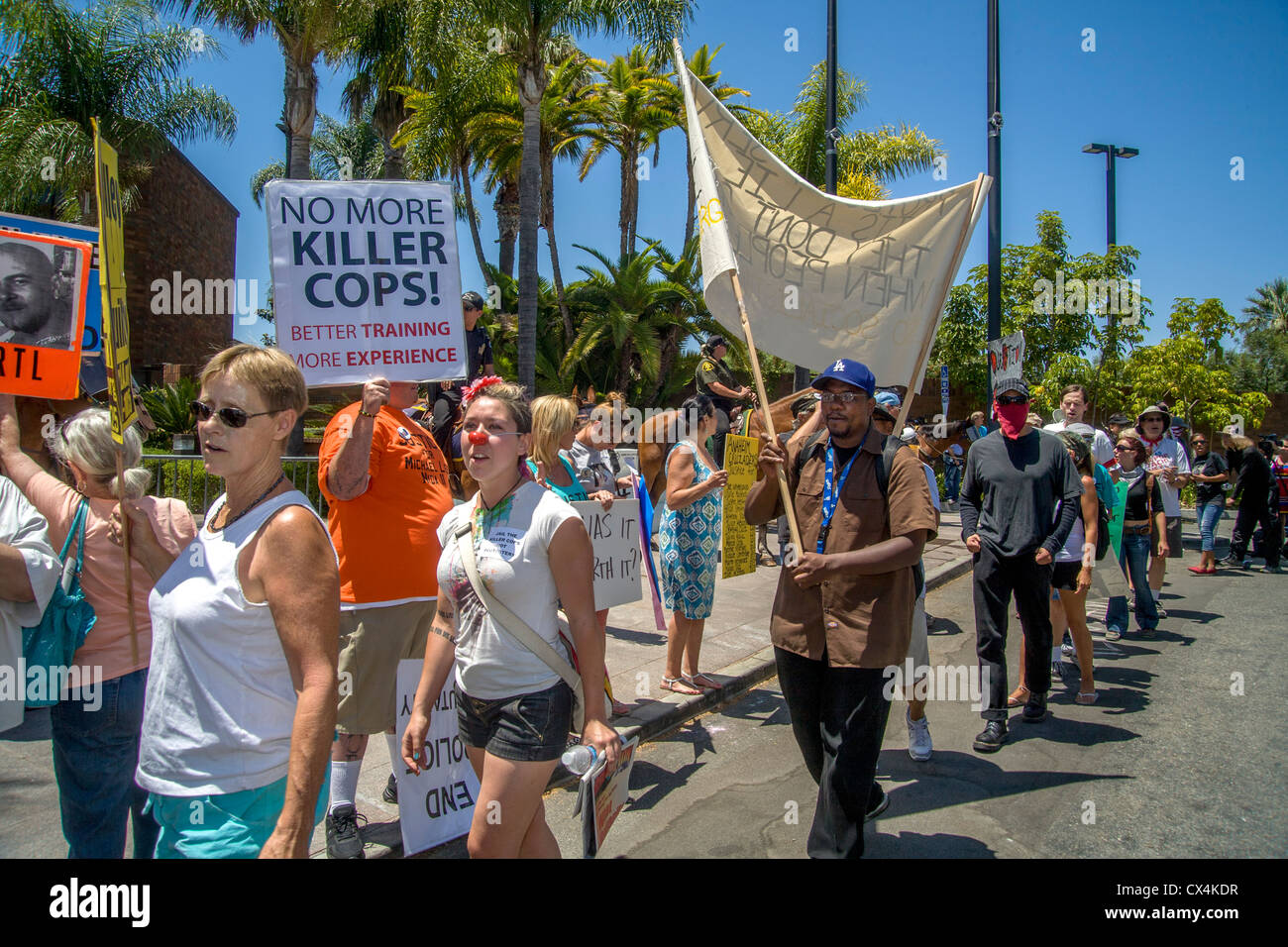 Protest signs in spanish hi-res stock photography and images - Alamy