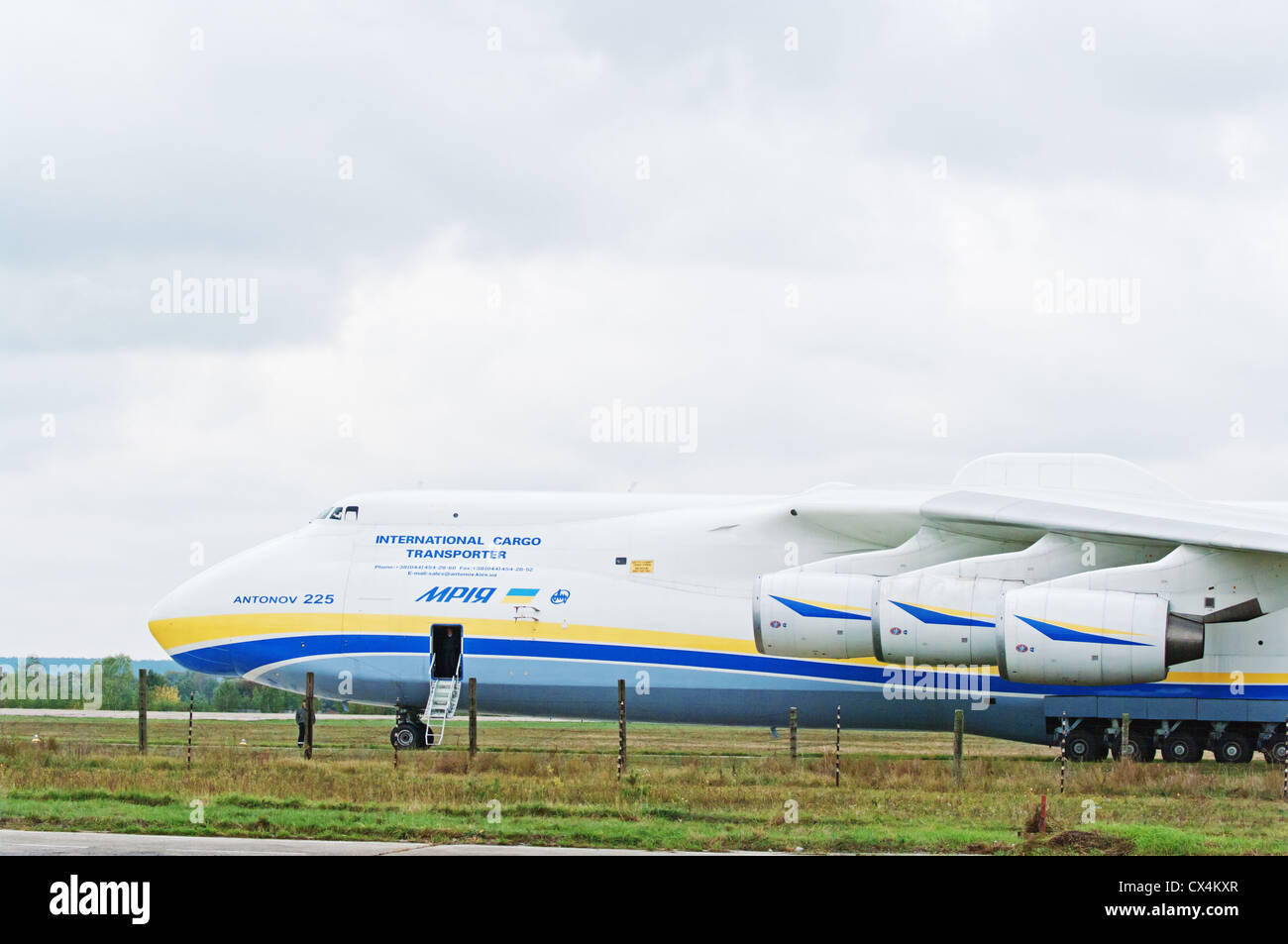 Cockpit antonov 225 hi-res stock photography and images - Alamy