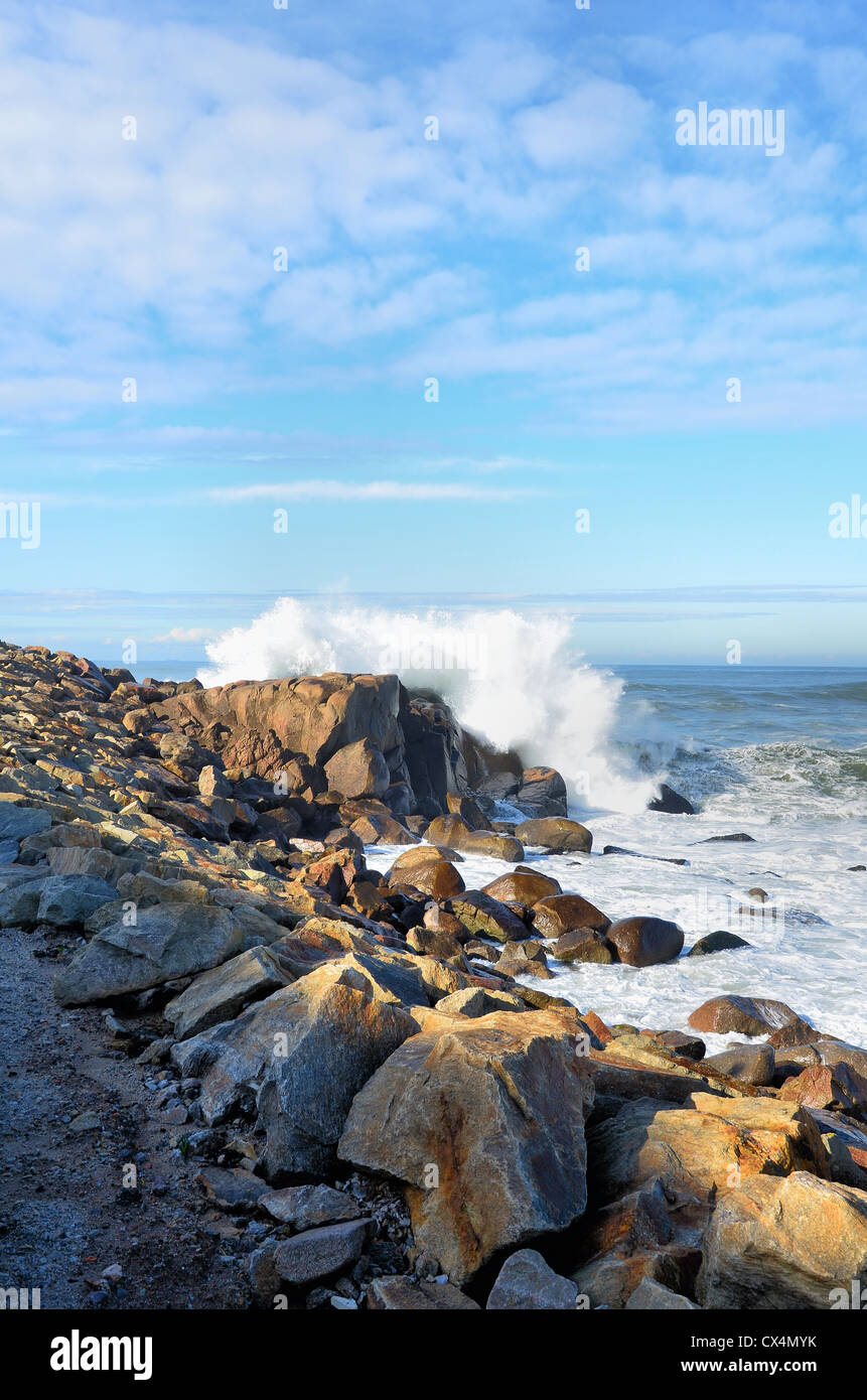Strong waves crashing on shore hi-res stock photography and images - Alamy