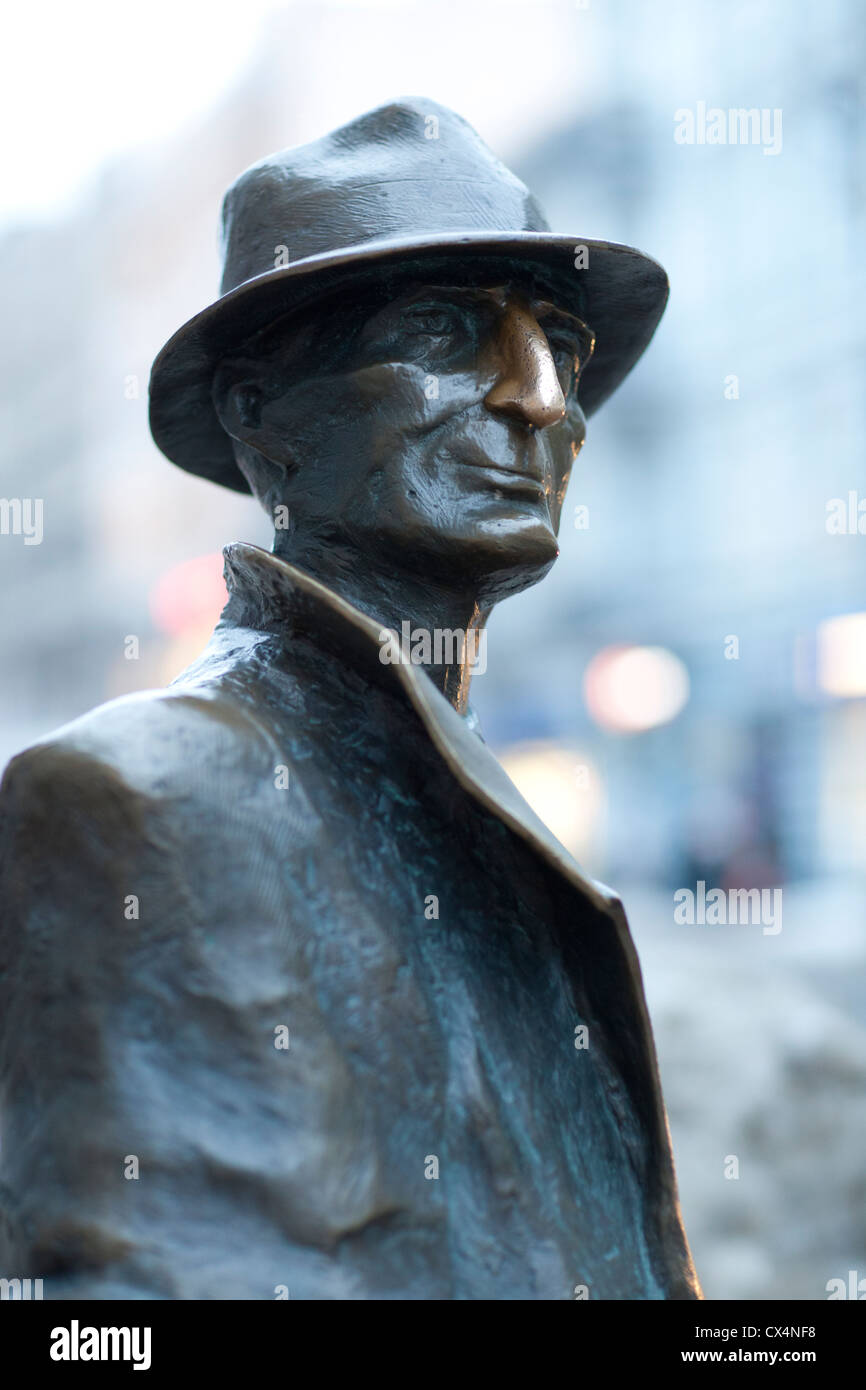 Julian Tuwim poet Statue Piotrkowska Lodz Poland Stock Photo - Alamy