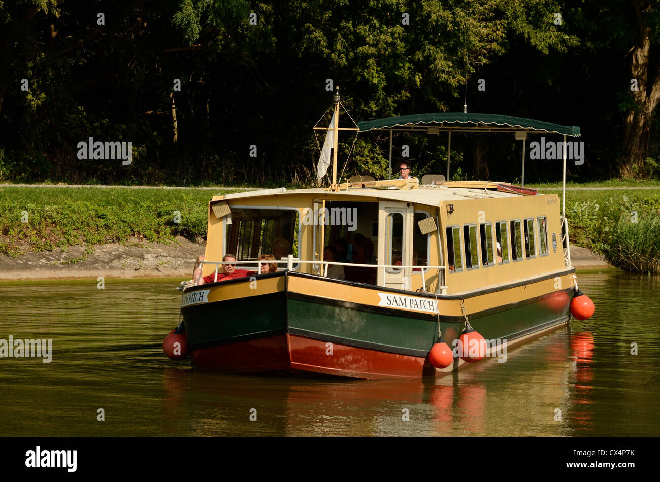 Tour boat "Sam Patch" on Erie canal Stock Photo - Alamy