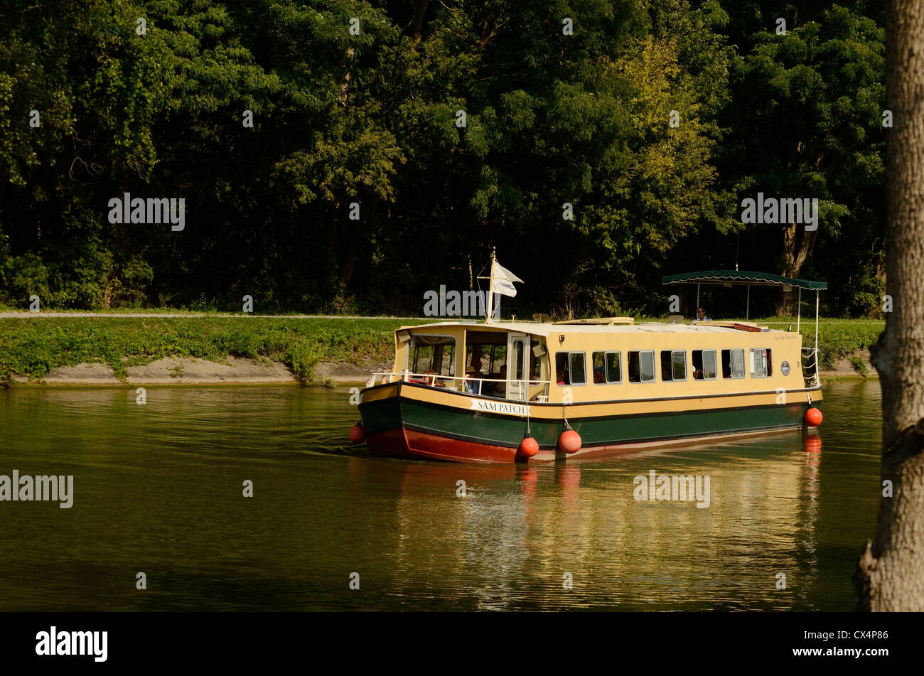 Tour boat "Sam Patch" on Erie canal Stock Photo - Alamy