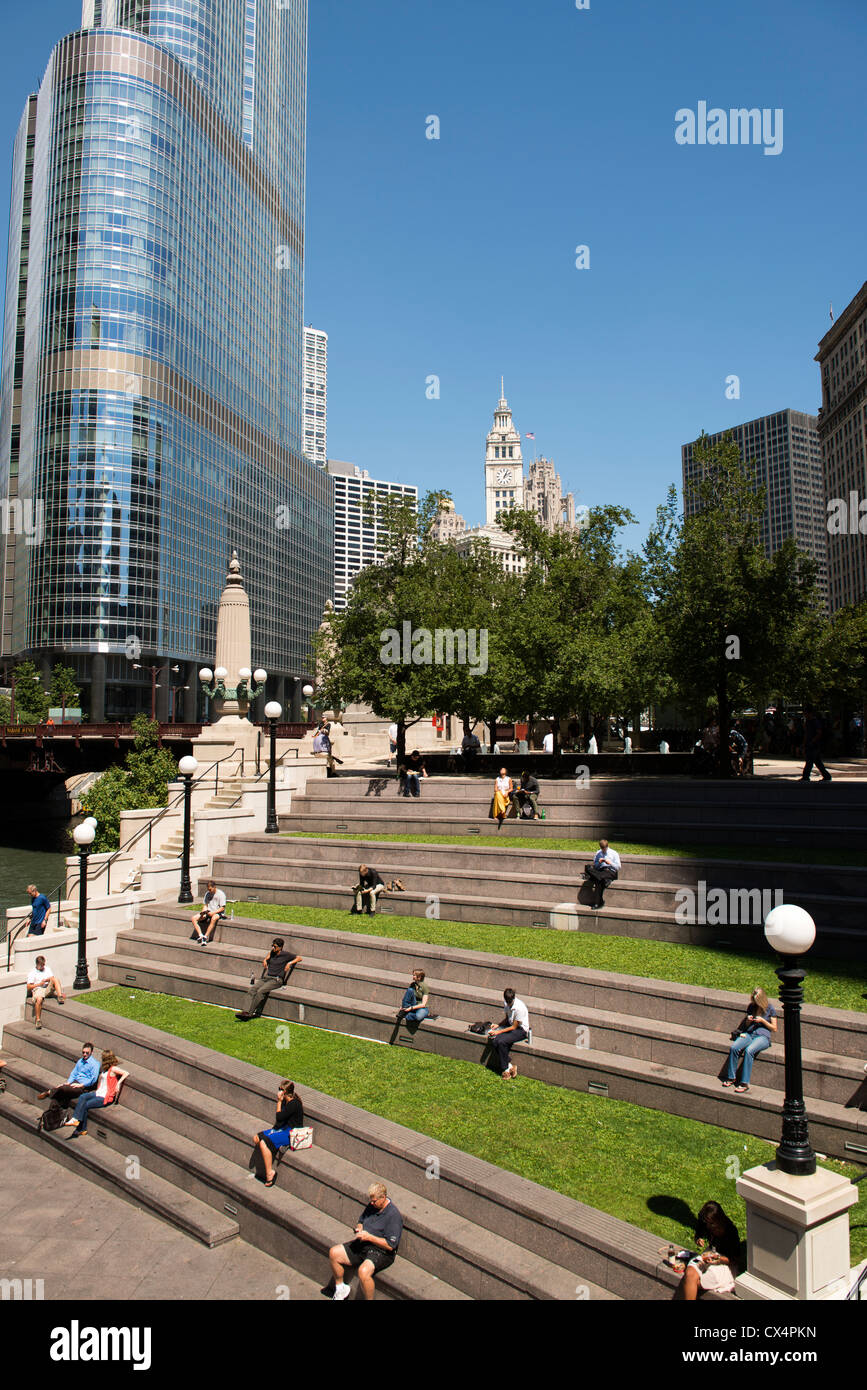 People relax at lunchtime at Chicago's Vietnam Veterans Memorial with ...