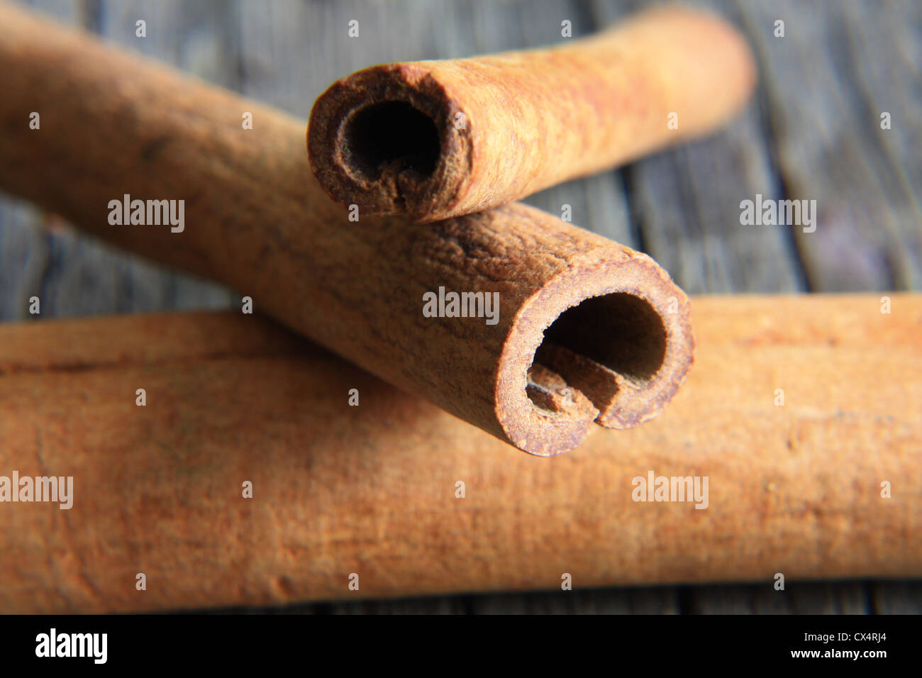 Cinnamon sticks aromatic spice closeup Stock Photo - Alamy