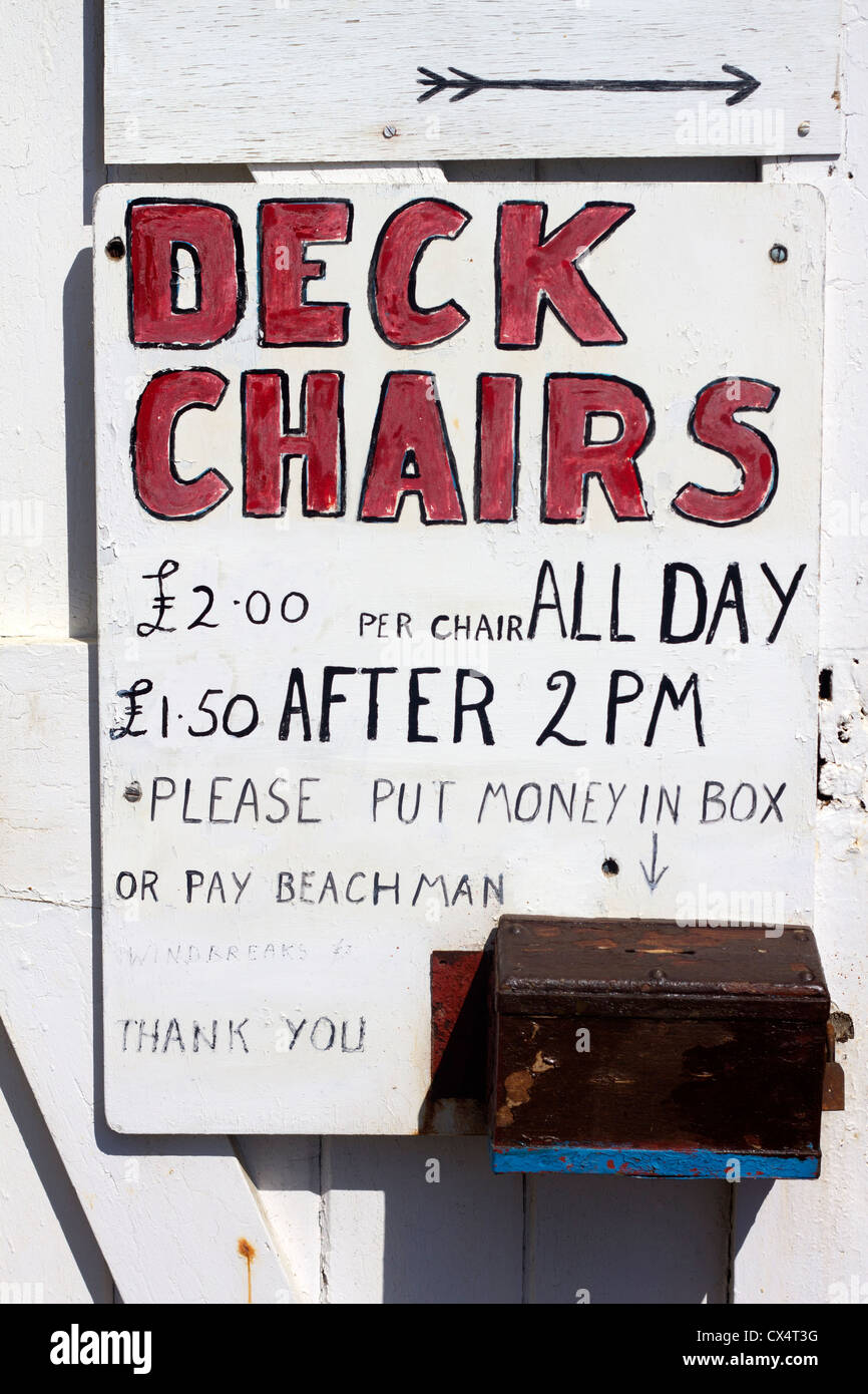 Canvas deckchairs hi-res stock photography and images - Alamy