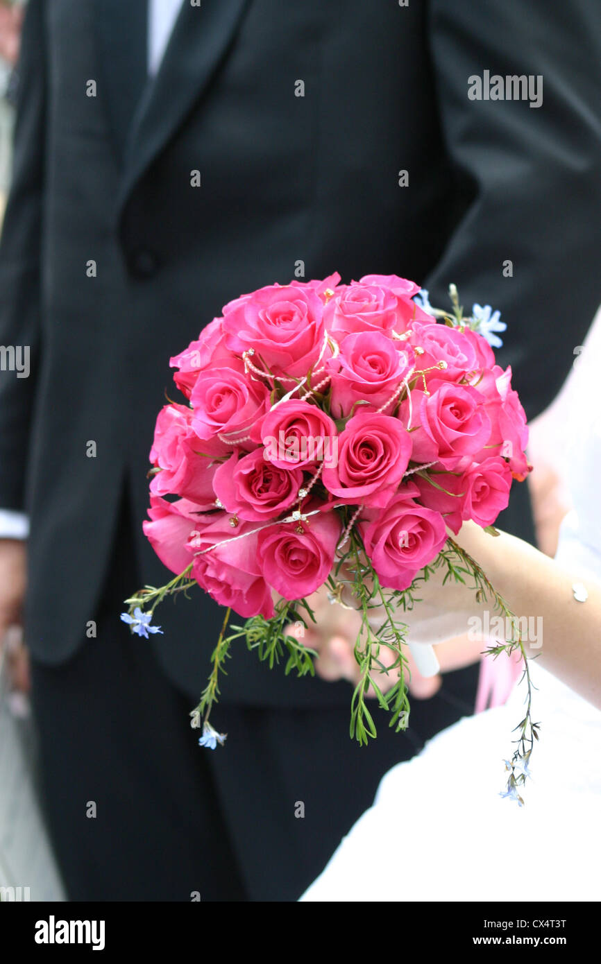 Bouquet of wedding roses Stock Photo - Alamy