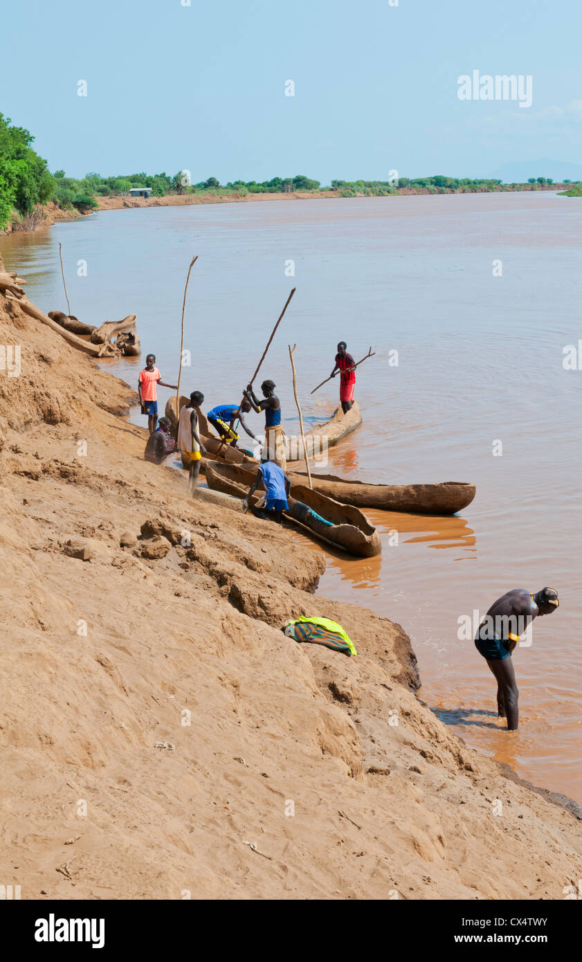 Dassnech tribe in omorate ethiopia hi-res stock photography and images ...