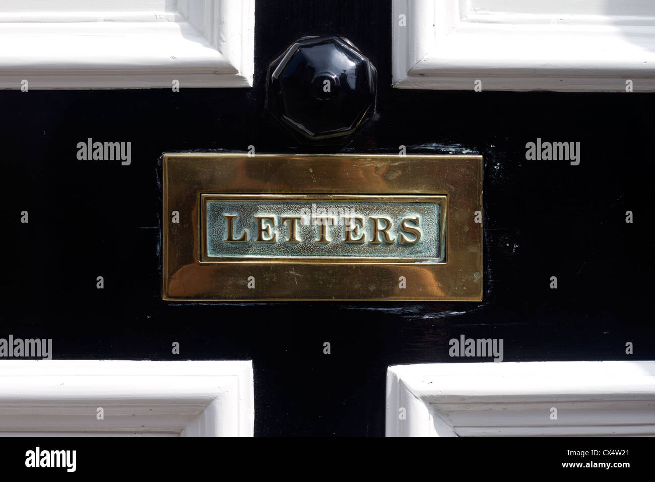 Front door letterbox letters hi-res stock photography and images - Alamy
