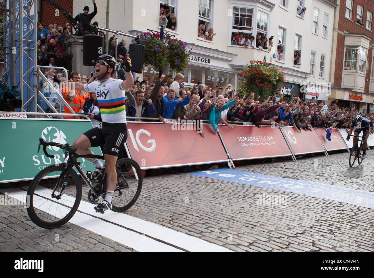 Mark Cavendish first across the finish line first to win the final ...