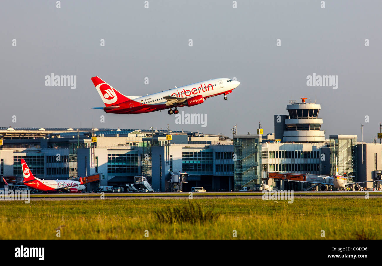 Air traffic controller runway hi-res stock photography and images - Alamy