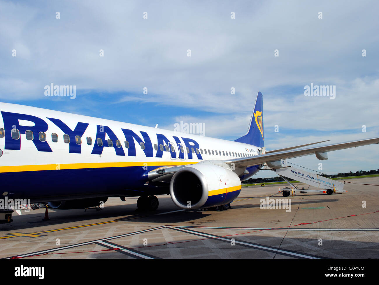 Aircraft manchester airport ryanair hi-res stock photography and images ...