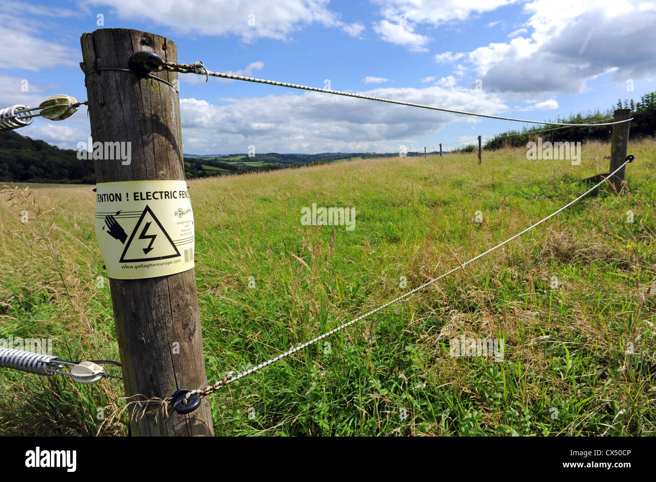 Close up of an electric fence Stock Photo - Alamy