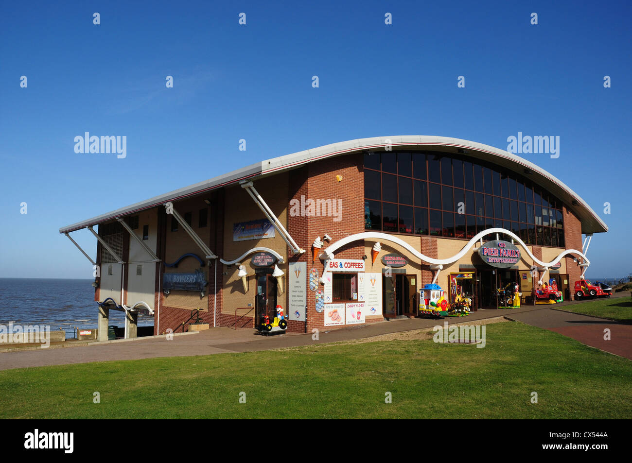 Hunstanton pier hi-res stock photography and images - Alamy