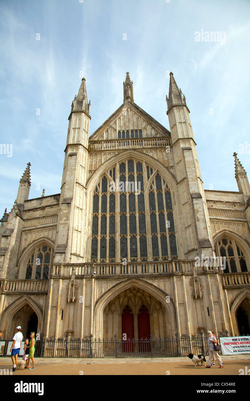Winchester cathedral facade hi-res stock photography and images - Alamy