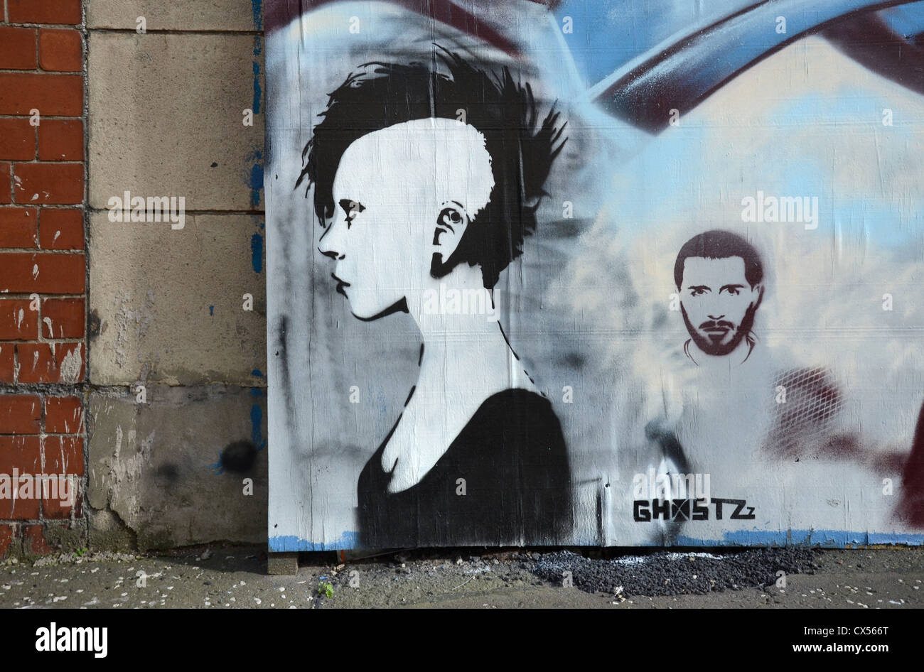 Woman Profil Graffiti Wall A Graffiti Wall With A Woman's Face Painted