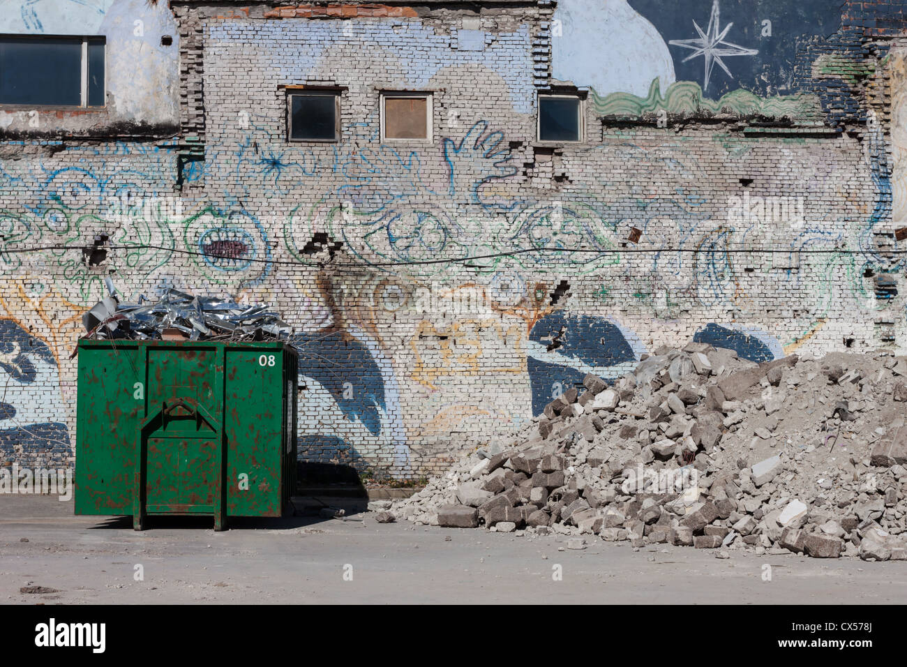 Building rubble container hi-res stock photography and images - Alamy