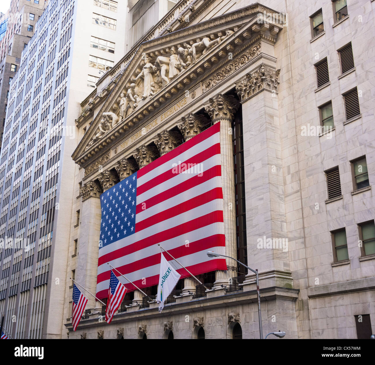 Giant american flag hi-res stock photography and images - Alamy