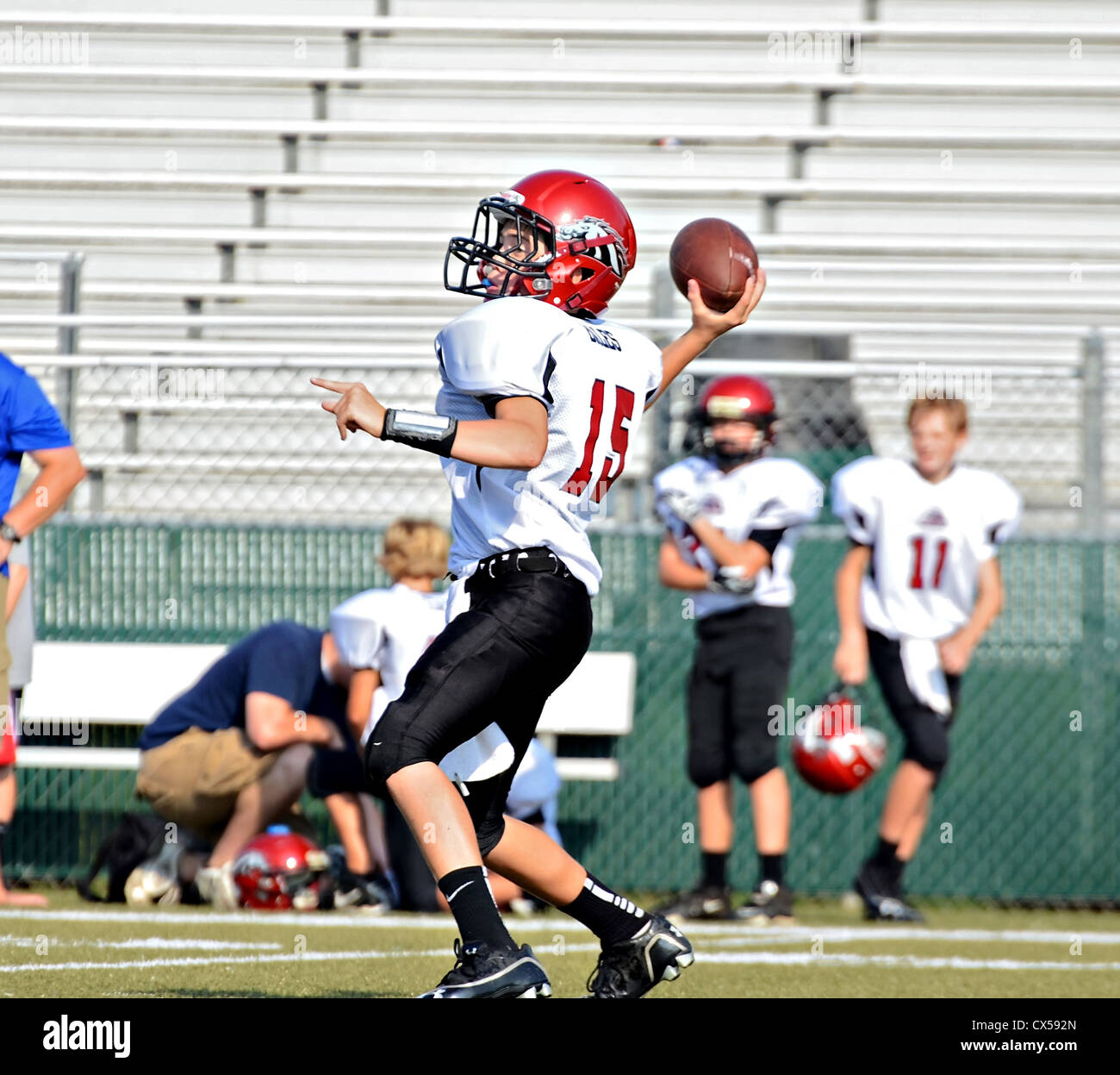 Football teams line up hi-res stock photography and images - Alamy