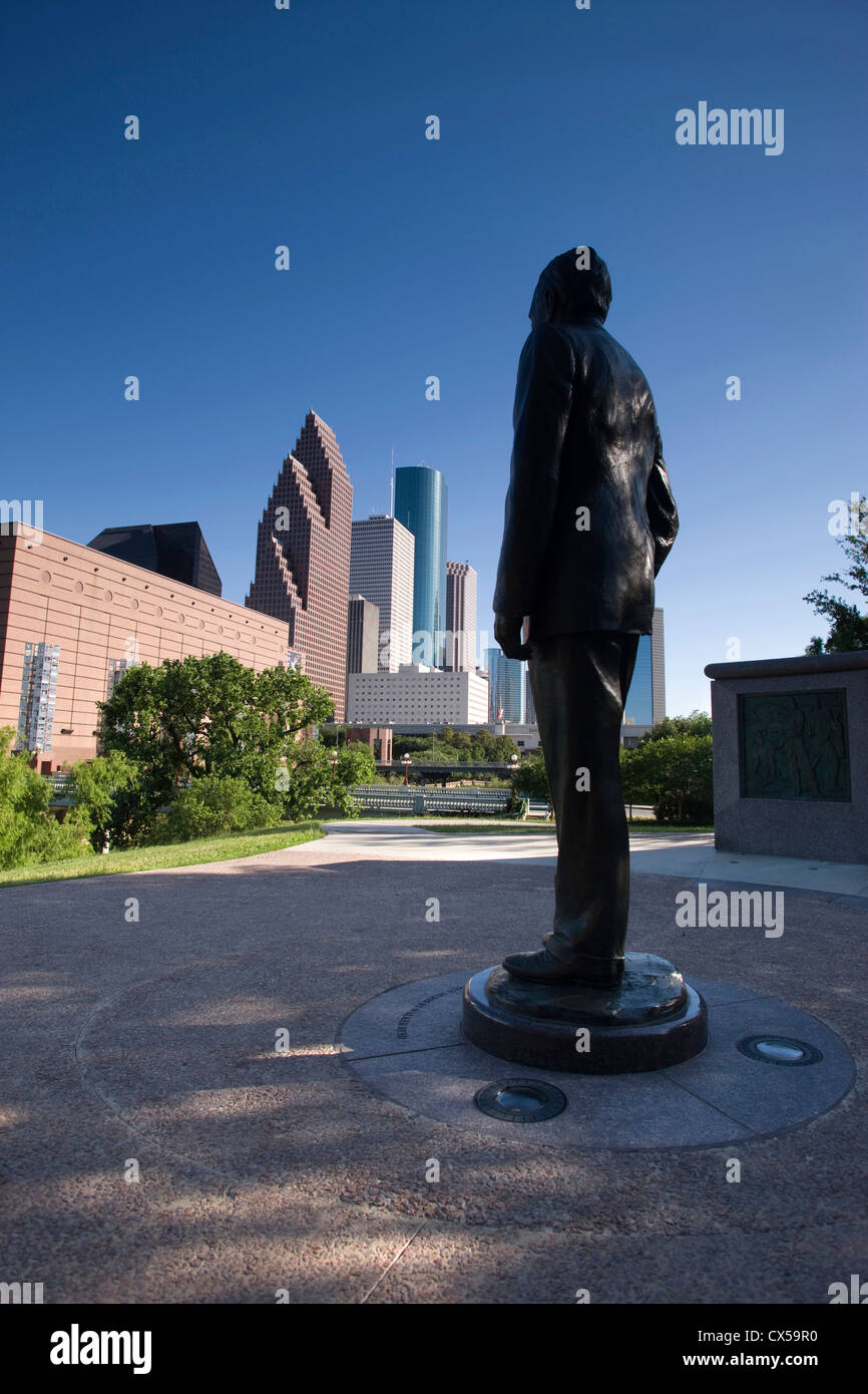 STATUE GEORGE H W BUSH MONUMENT (©CHAS FAGAN 2004) SESQUICENTENNIAL ...