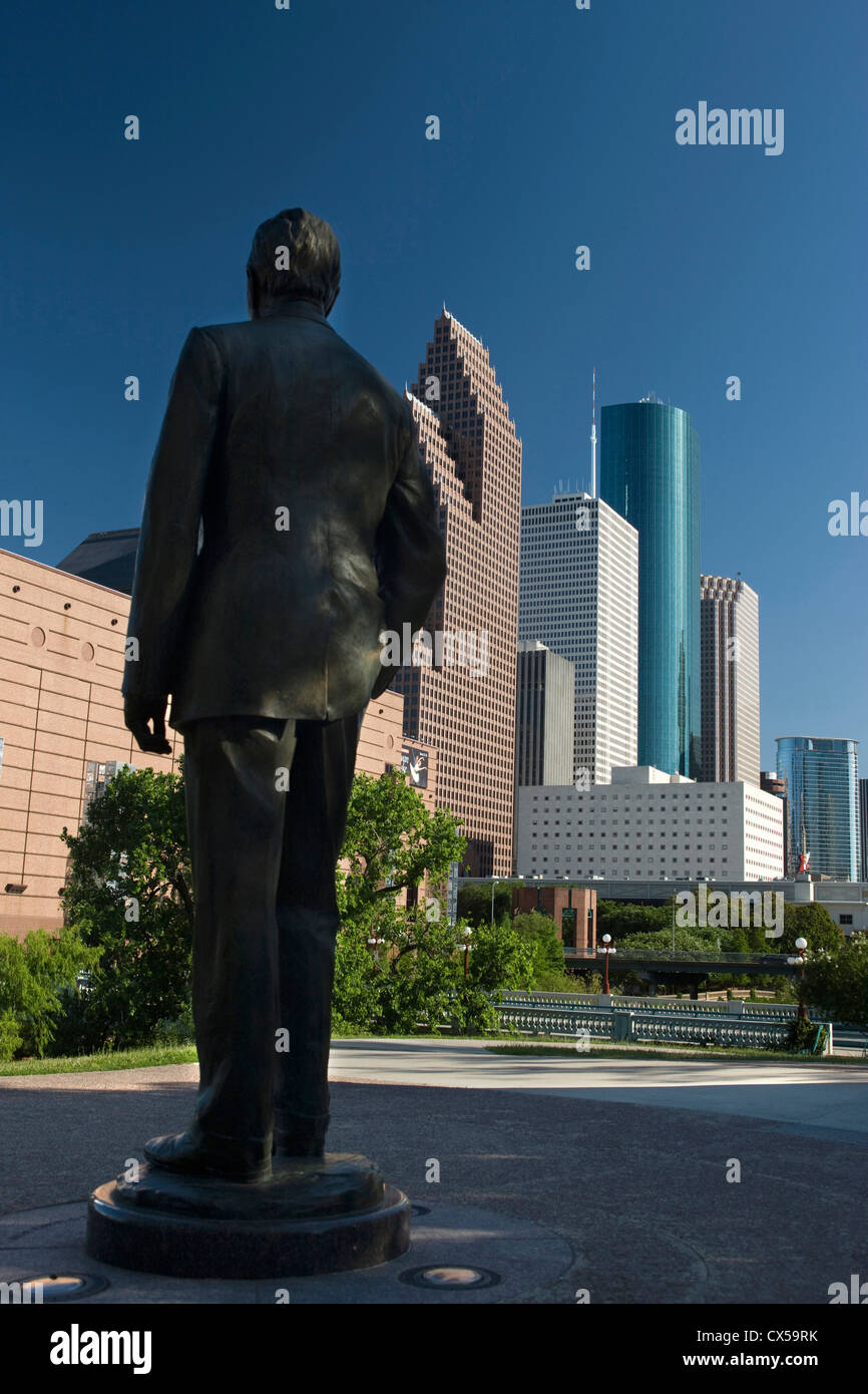 STATUE GEORGE H W BUSH MONUMENT (©CHAS FAGAN 2004) SESQUICENTENNIAL ...