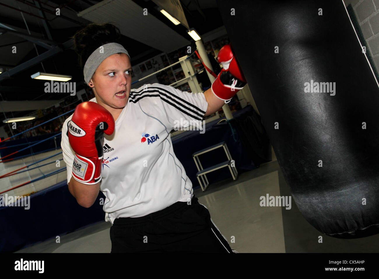 Girls boxing hi-res stock photography and images - Alamy