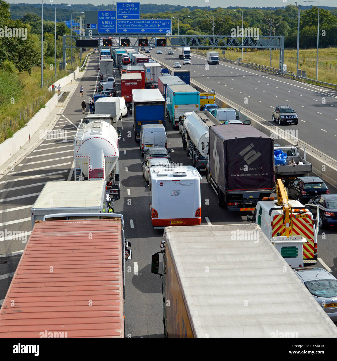 Stationary traffic gridlocked on four lanes of M25 motorway Stock Photo ...