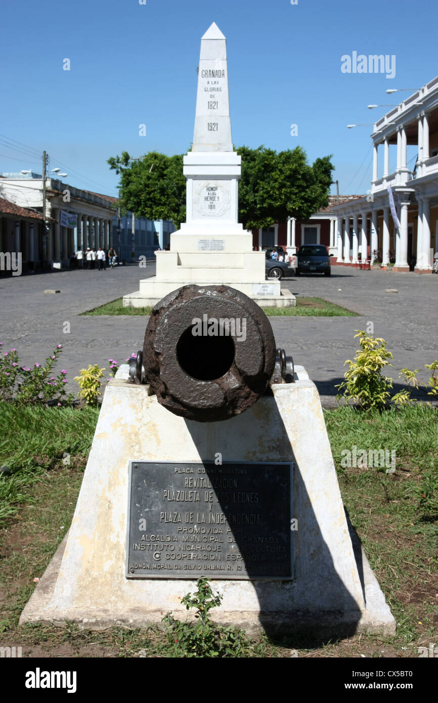 Spanish cannon and monuments commemorating heroes of Nicaraguan ...