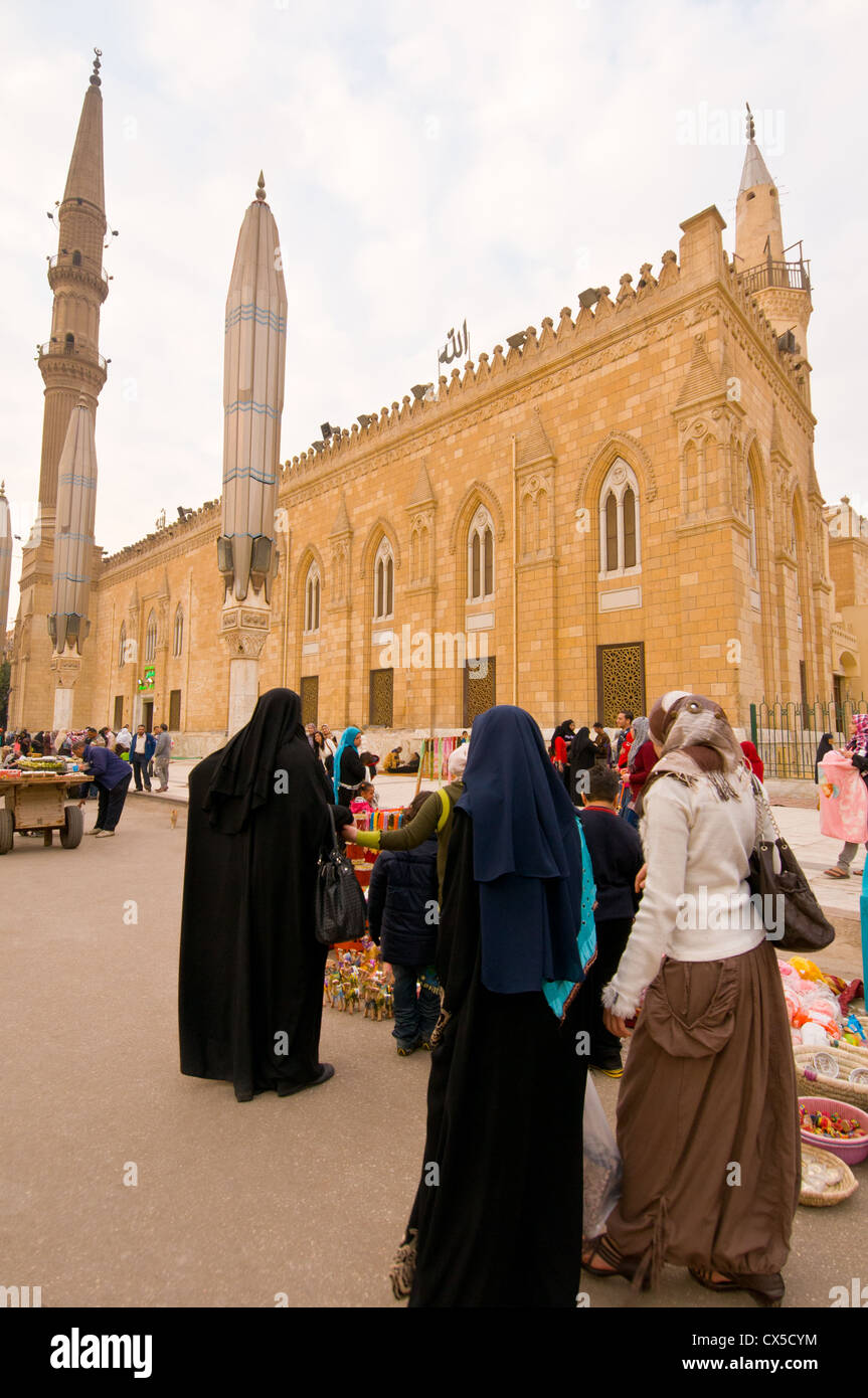 Al Hussein mosque at the entrance of Khan El Khalili market Old Cairo ...