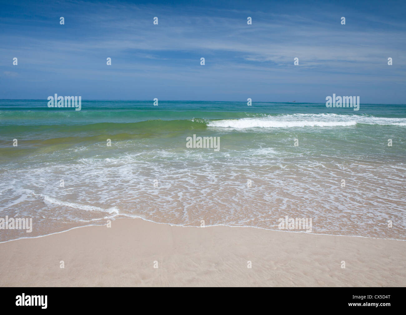 Empty beach hi-res stock photography and images - Alamy