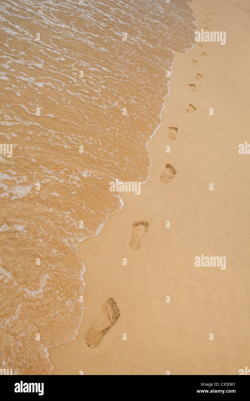Footprints wave hi-res stock photography and images - Alamy