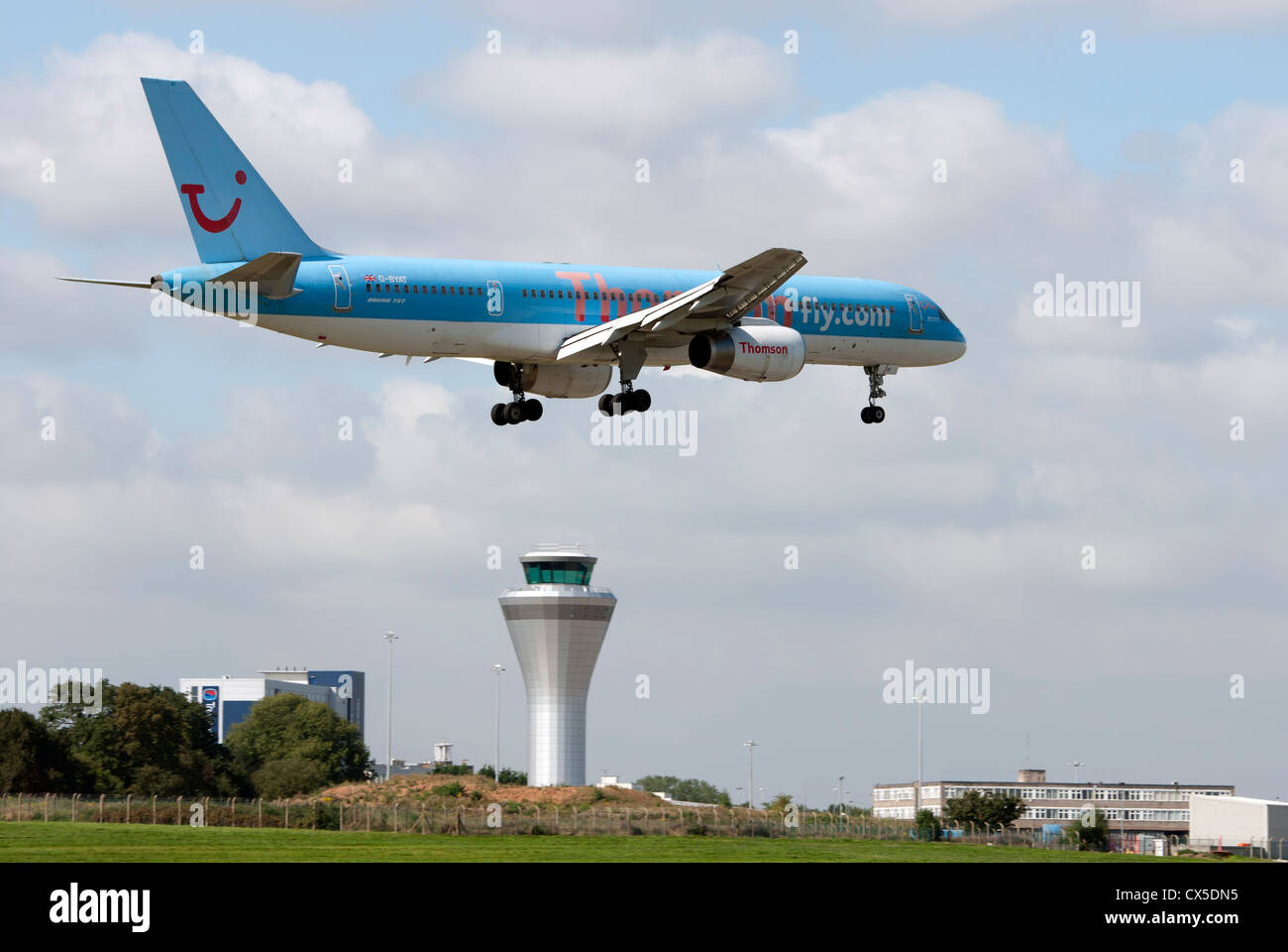 Thomson Boeing 757 aircraft landing at Birmingham Airport Stock Photo ...