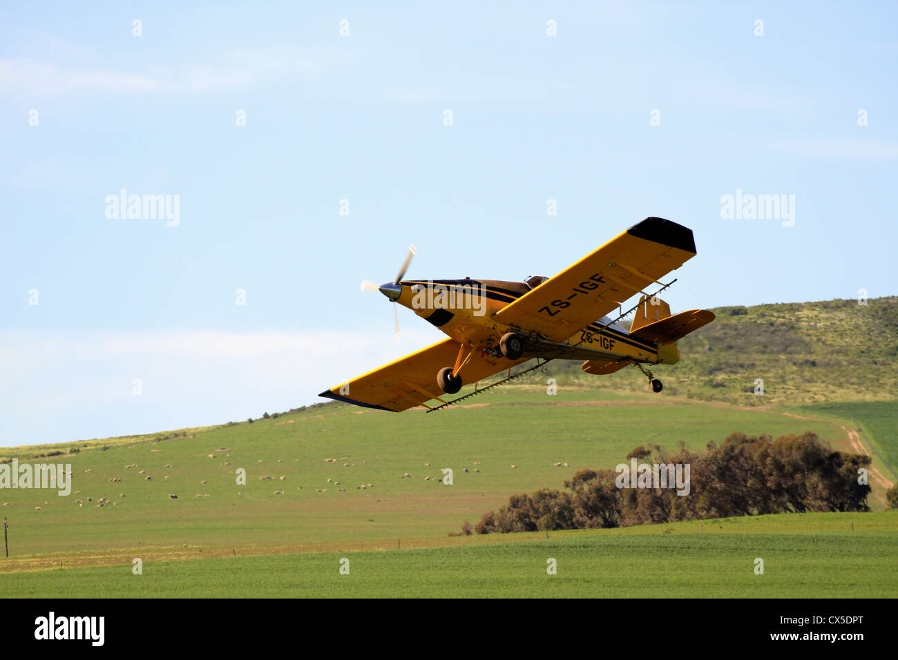 Crop dusting aeroplane hi-res stock photography and images - Alamy
