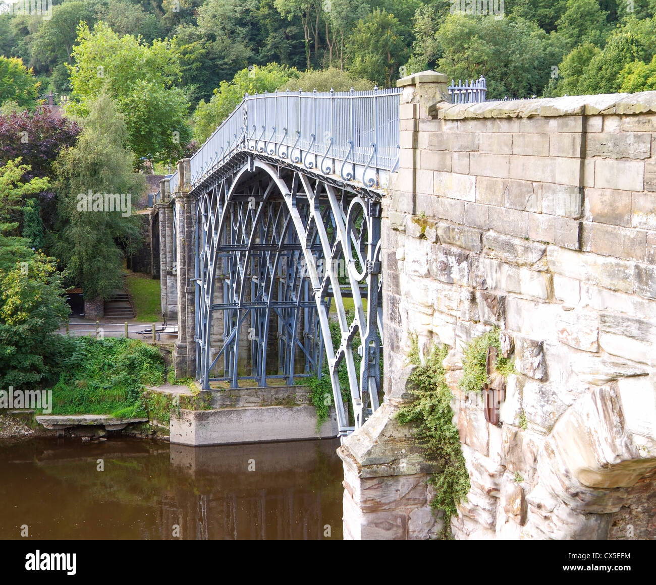 The Iron Bridge crossing the River Severn, Ironbridge Gorge, Shropshire ...