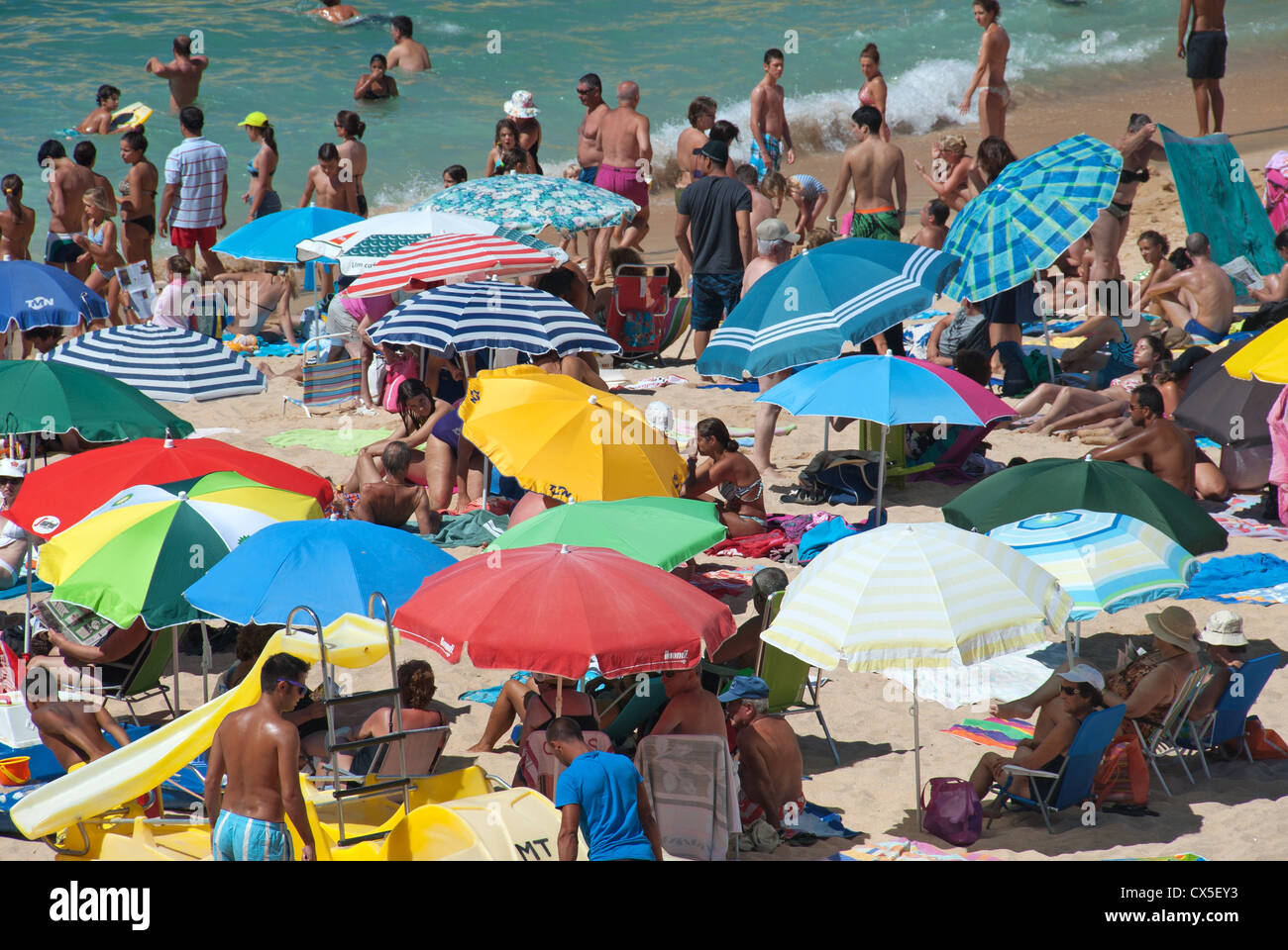Algarve portugal crowded beach praia hi-res stock photography and ...
