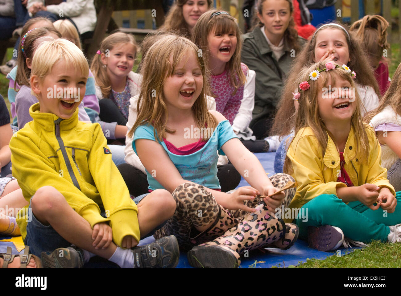 Kids being entertained hi-res stock photography and images - Alamy